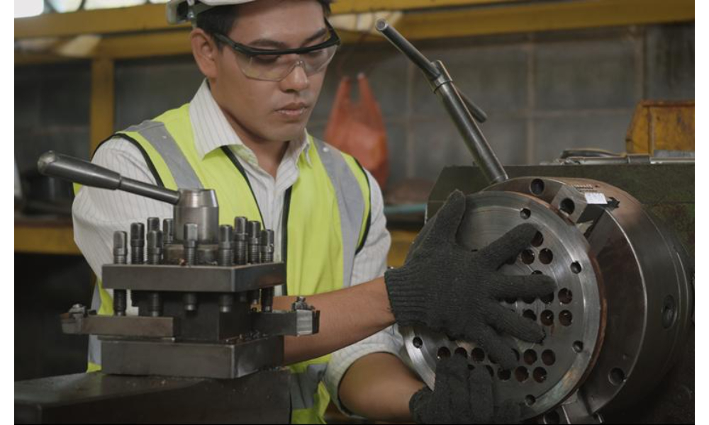 A Beginner’s Guide to Setting Up a CNC Milling Machine | Get Biz Wings